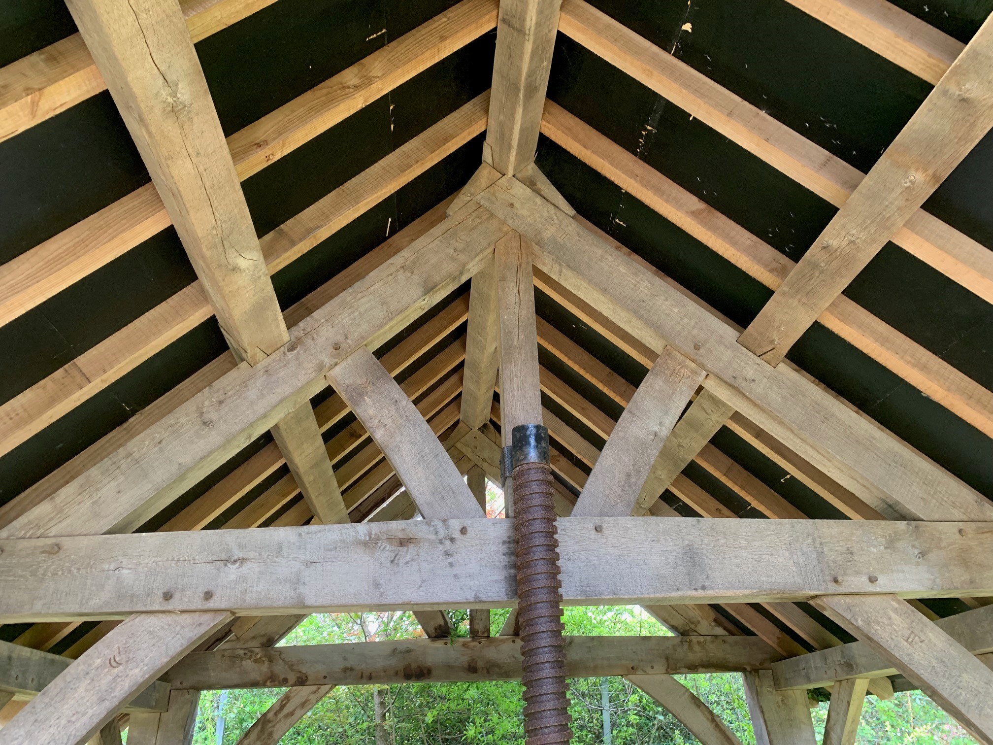 king post green oak trusses agricultural traditional barn | Tamar Joinery Company